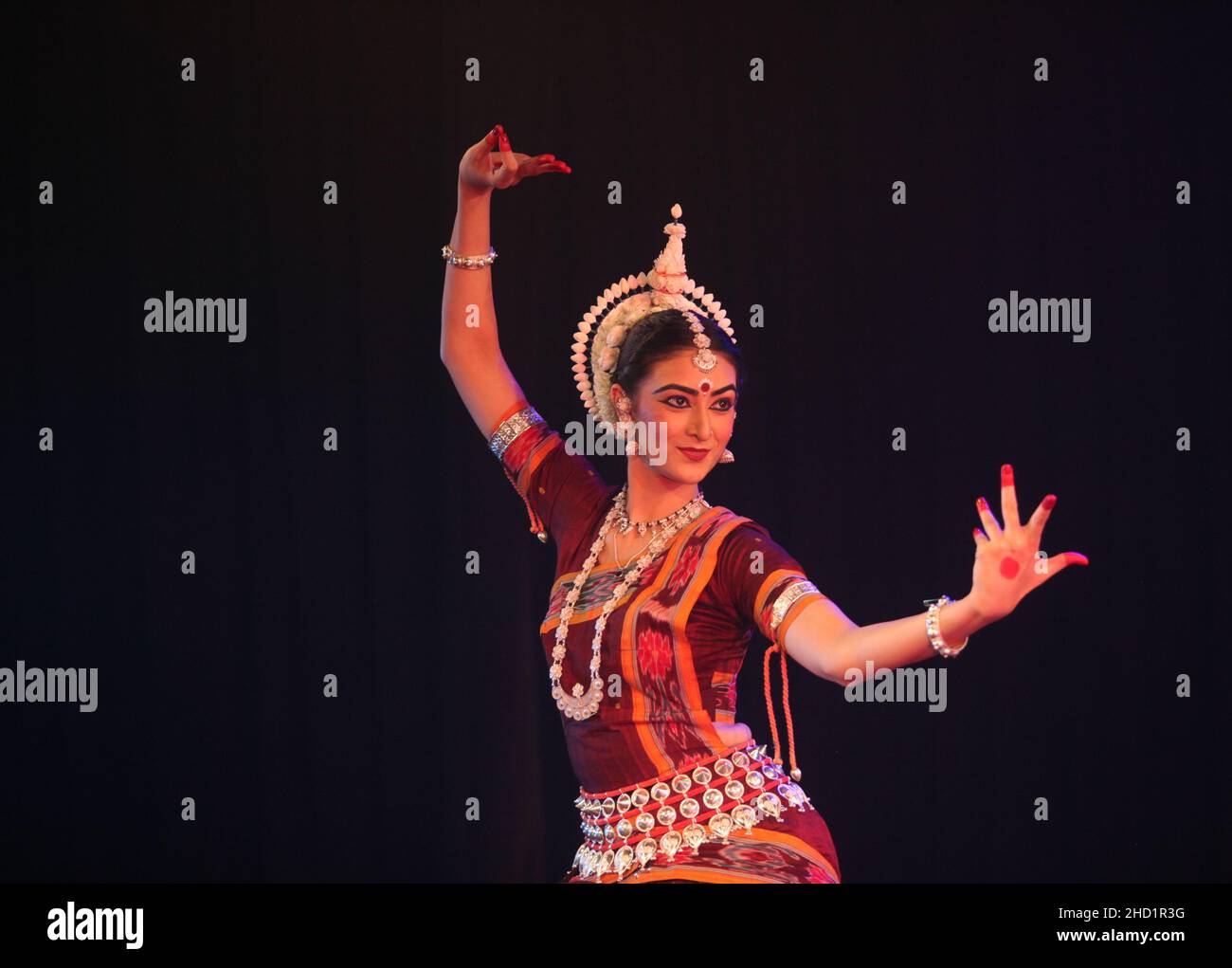 Odissi dance hi-res stock photography and images - Alamy