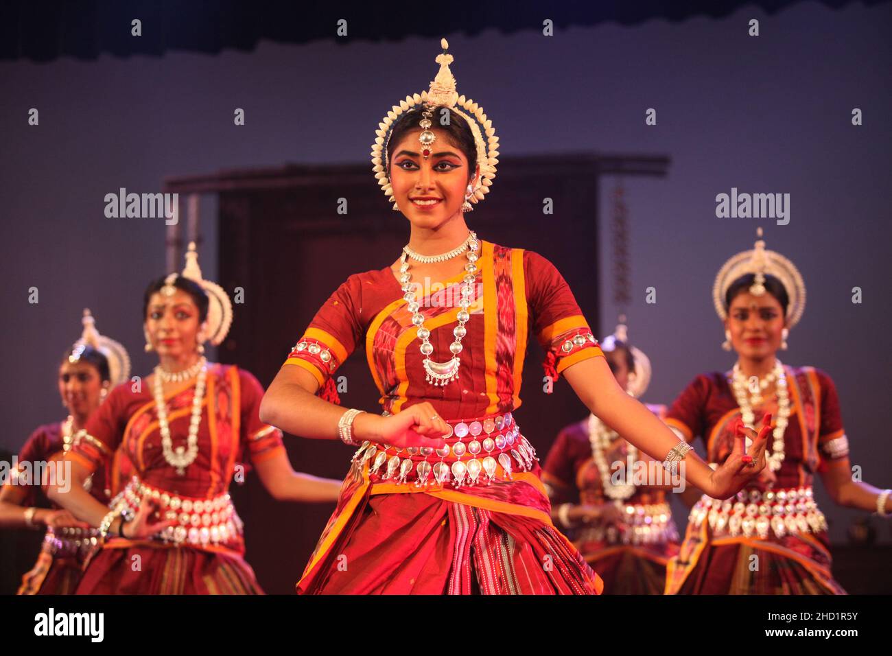 Odissi dance hi-res stock photography and images - Alamy