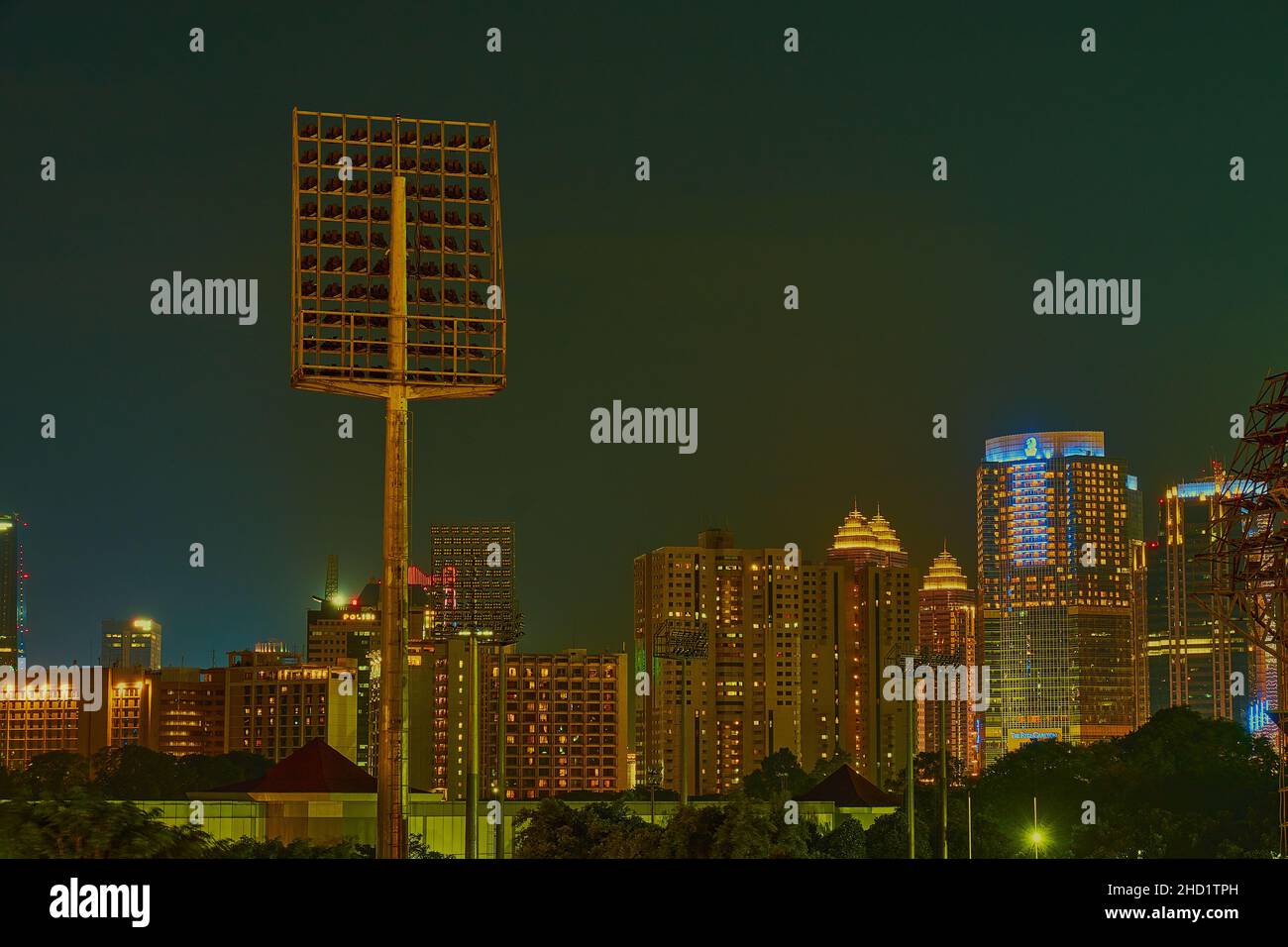 City building rooftop night hi-res stock photography and images - Alamy