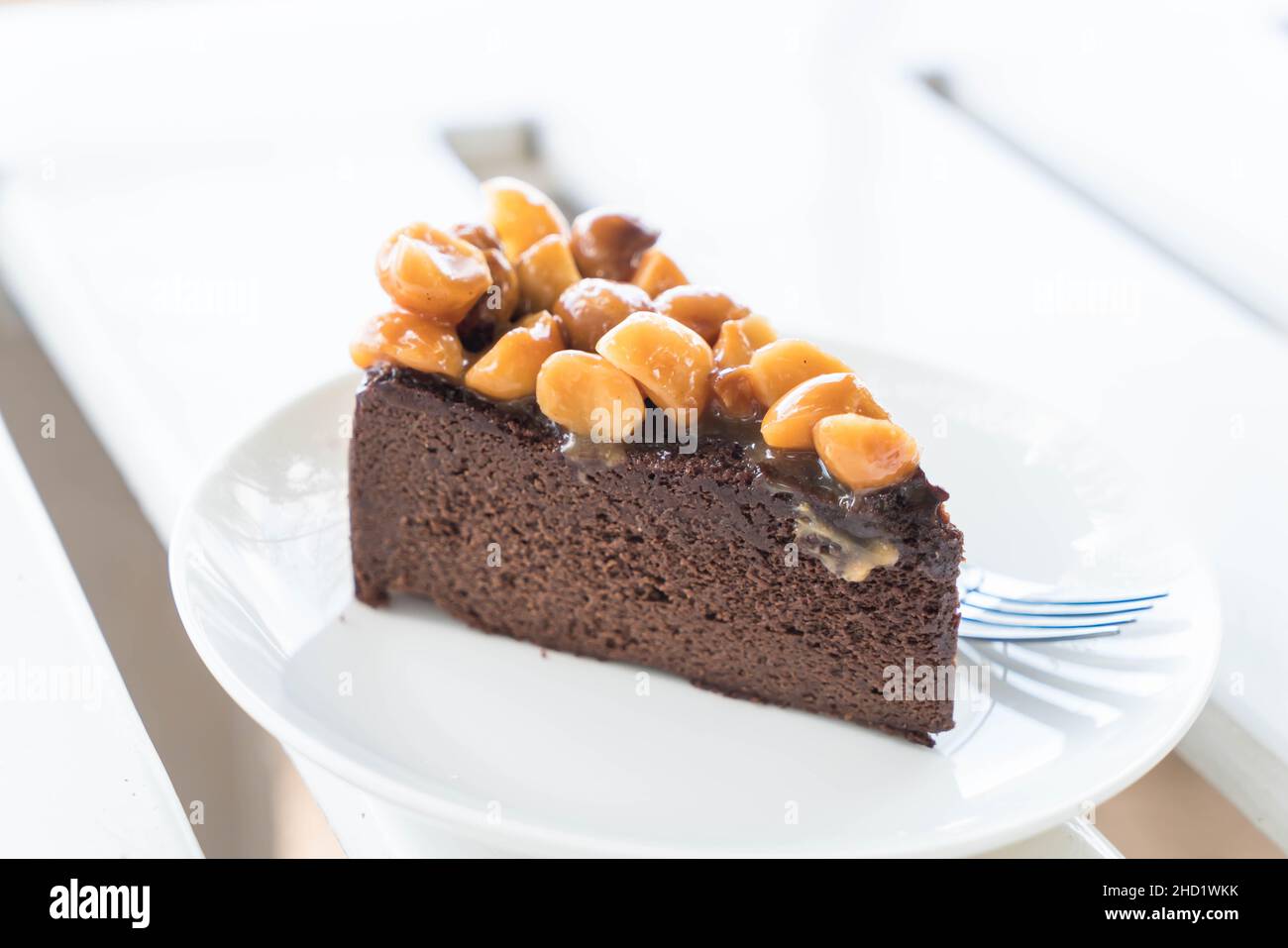 Macadamia caramel cake homemade hi-res stock photography and images - Alamy