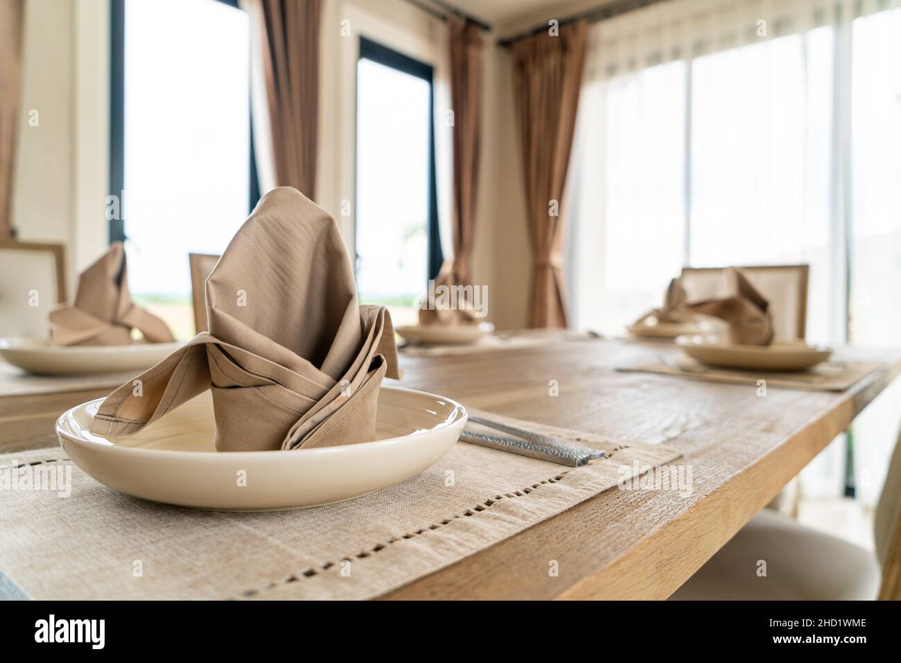 close-up napkins on the dining table Stock Photo - Alamy