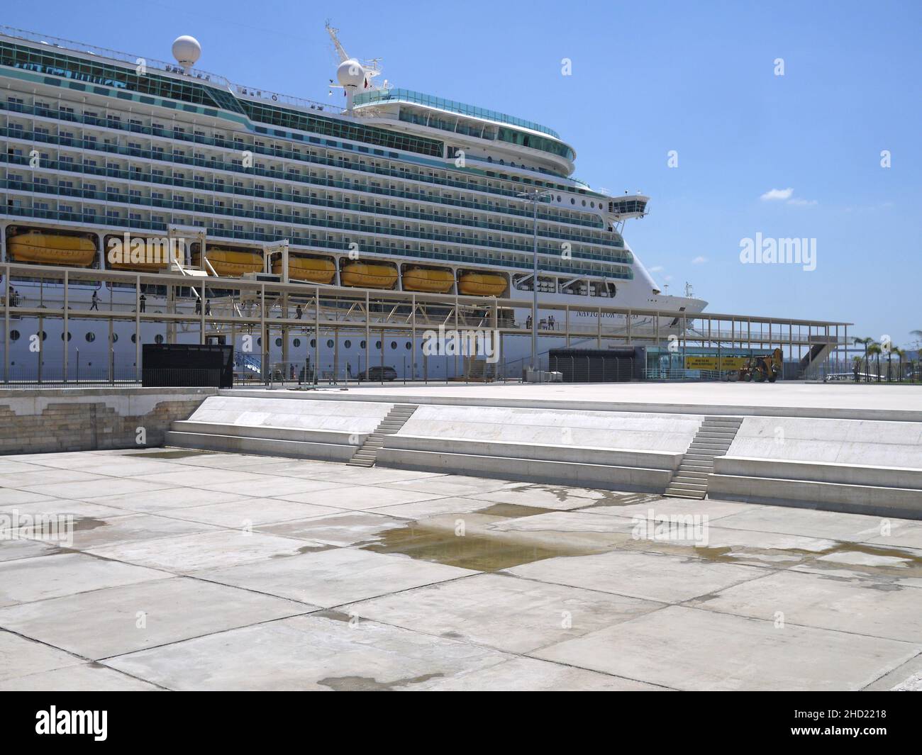 Titanic side view hi-res stock photography and images - Alamy