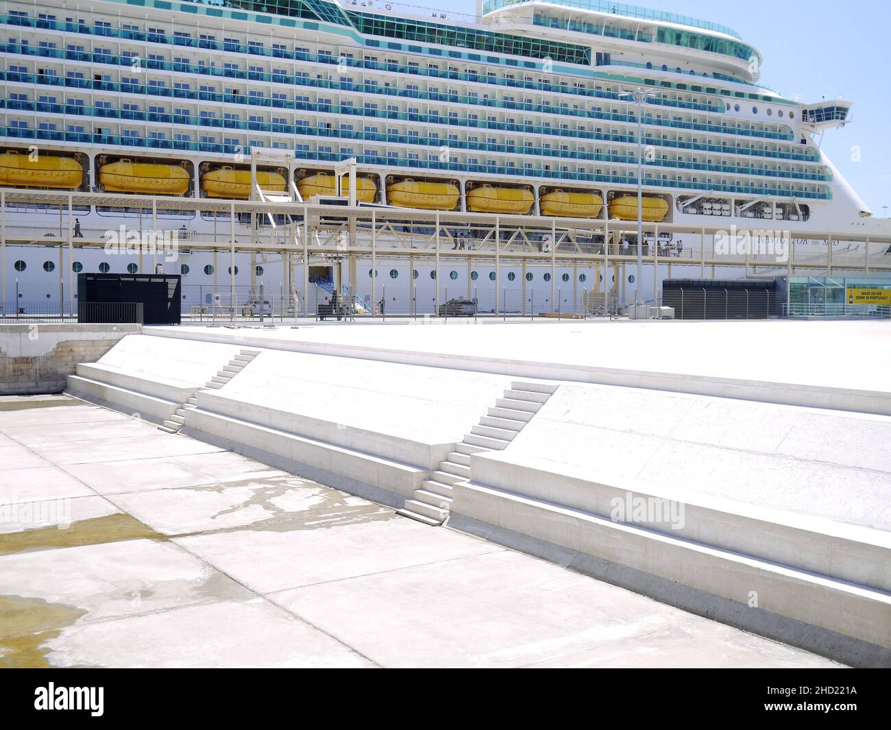 Modern cruise ship in port Stock Photo - Alamy