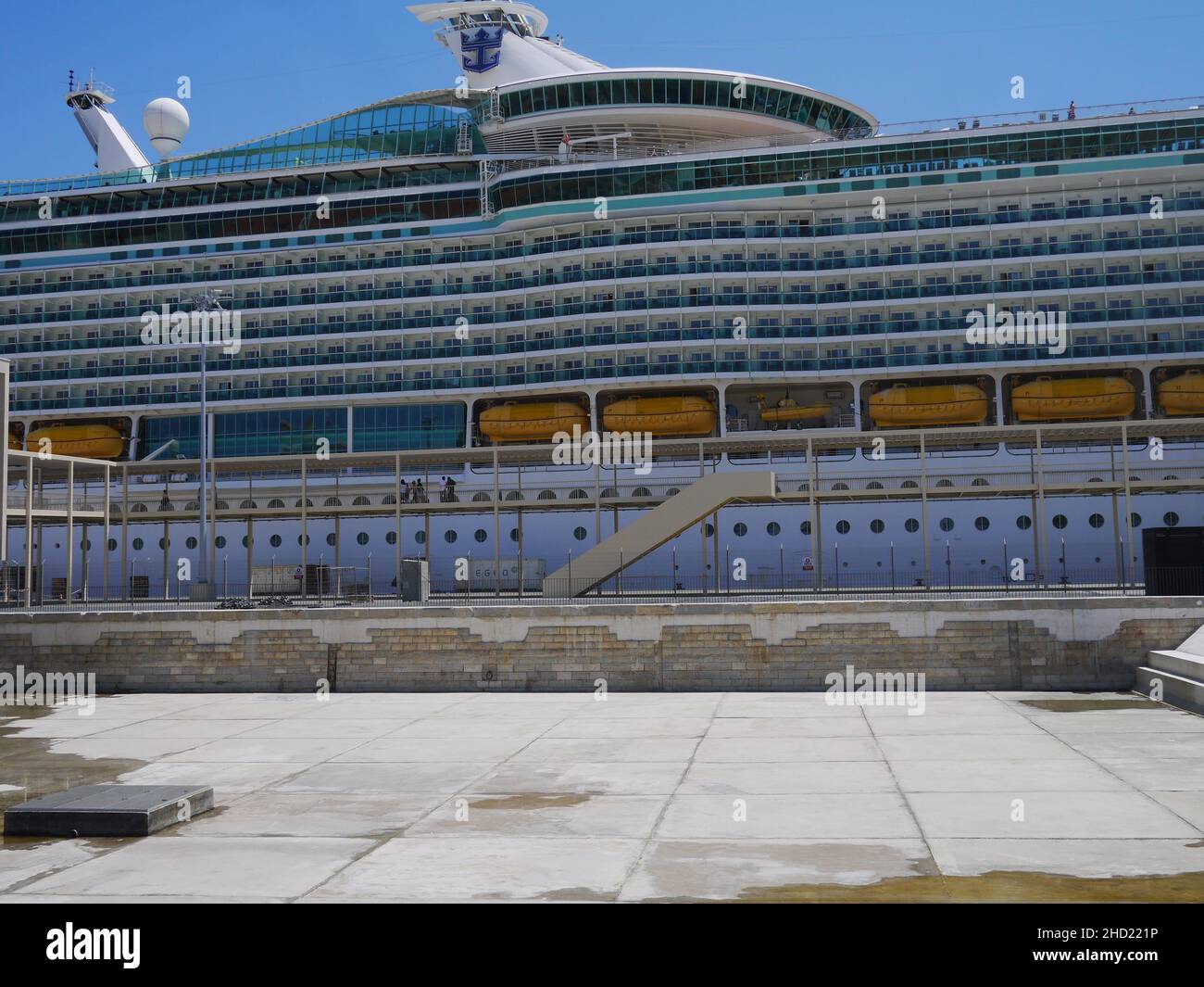 Titanic side view hi-res stock photography and images - Alamy