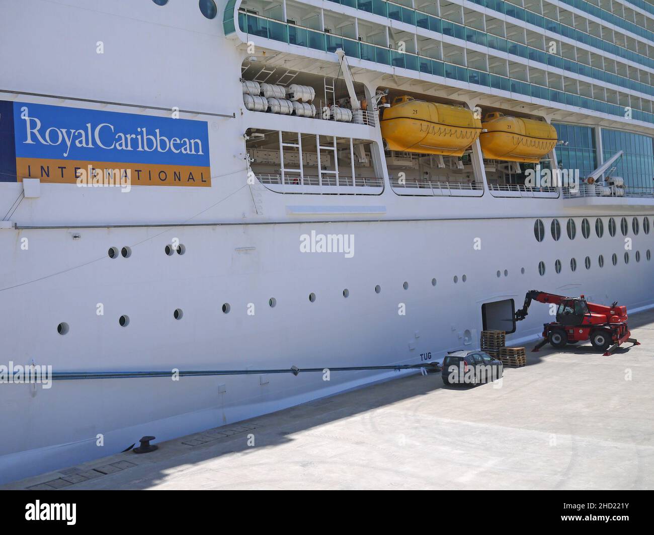 Titanic side view hi-res stock photography and images - Alamy