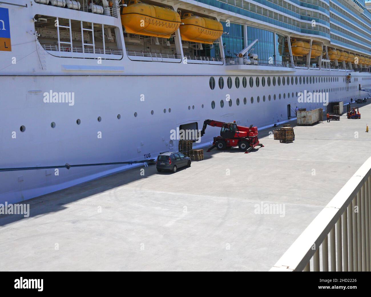 Superstructure modern cruise ship hi-res stock photography and images ...