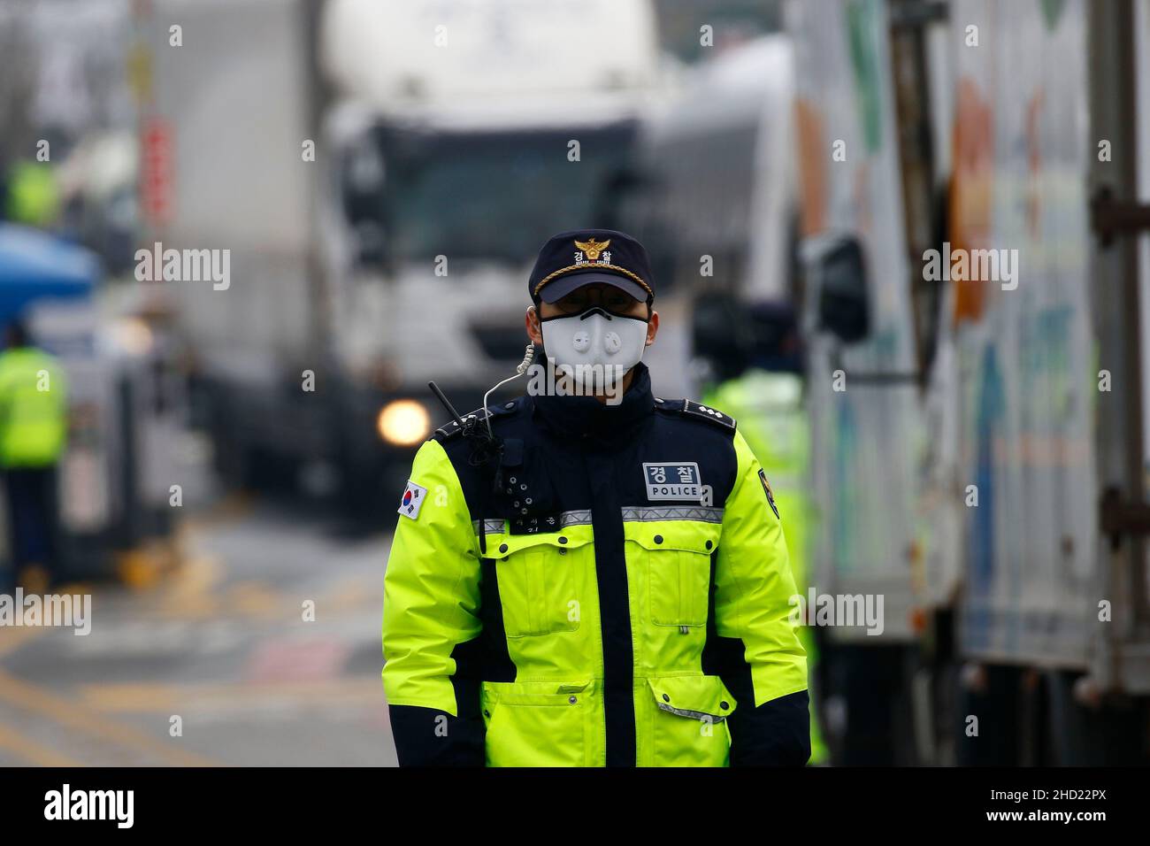 Buses on stand hi-res stock photography and images - Alamy