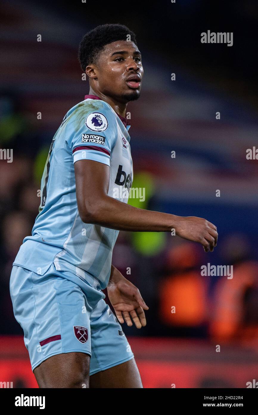 LONDON, ENGLAND - JANUARY 01: Benjamin Johnson during the Premier ...