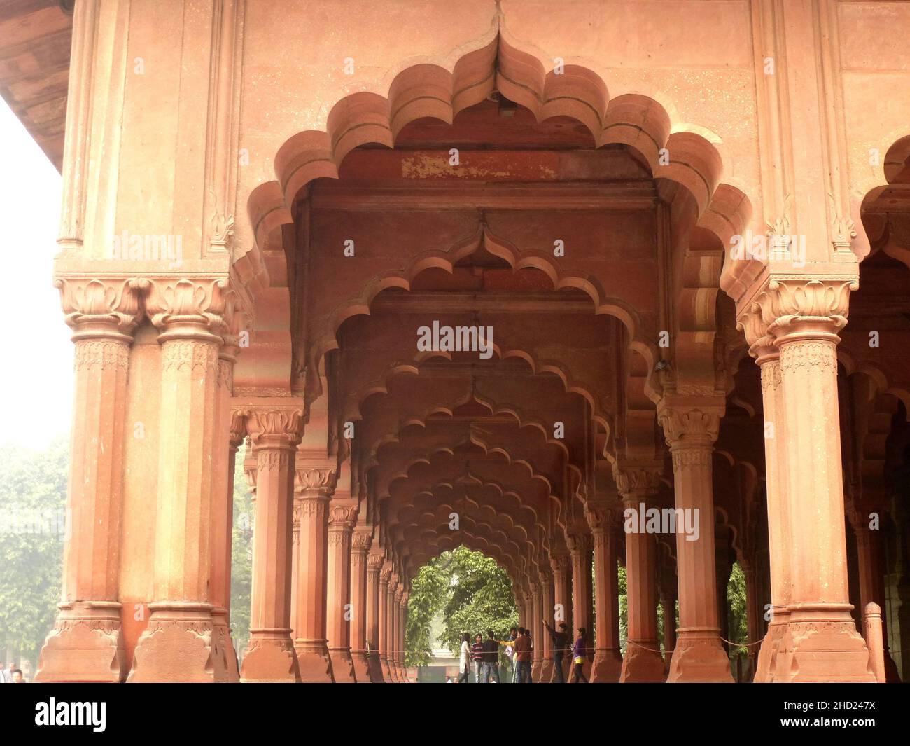 Beautiful archway at the red fort of Delhi Stock Photo - Alamy
