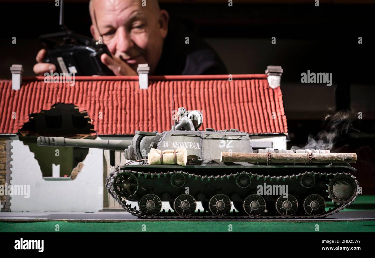 Roger Foster controls a 1/16 scale replica of 1944 Russian SU-152 tank ...
