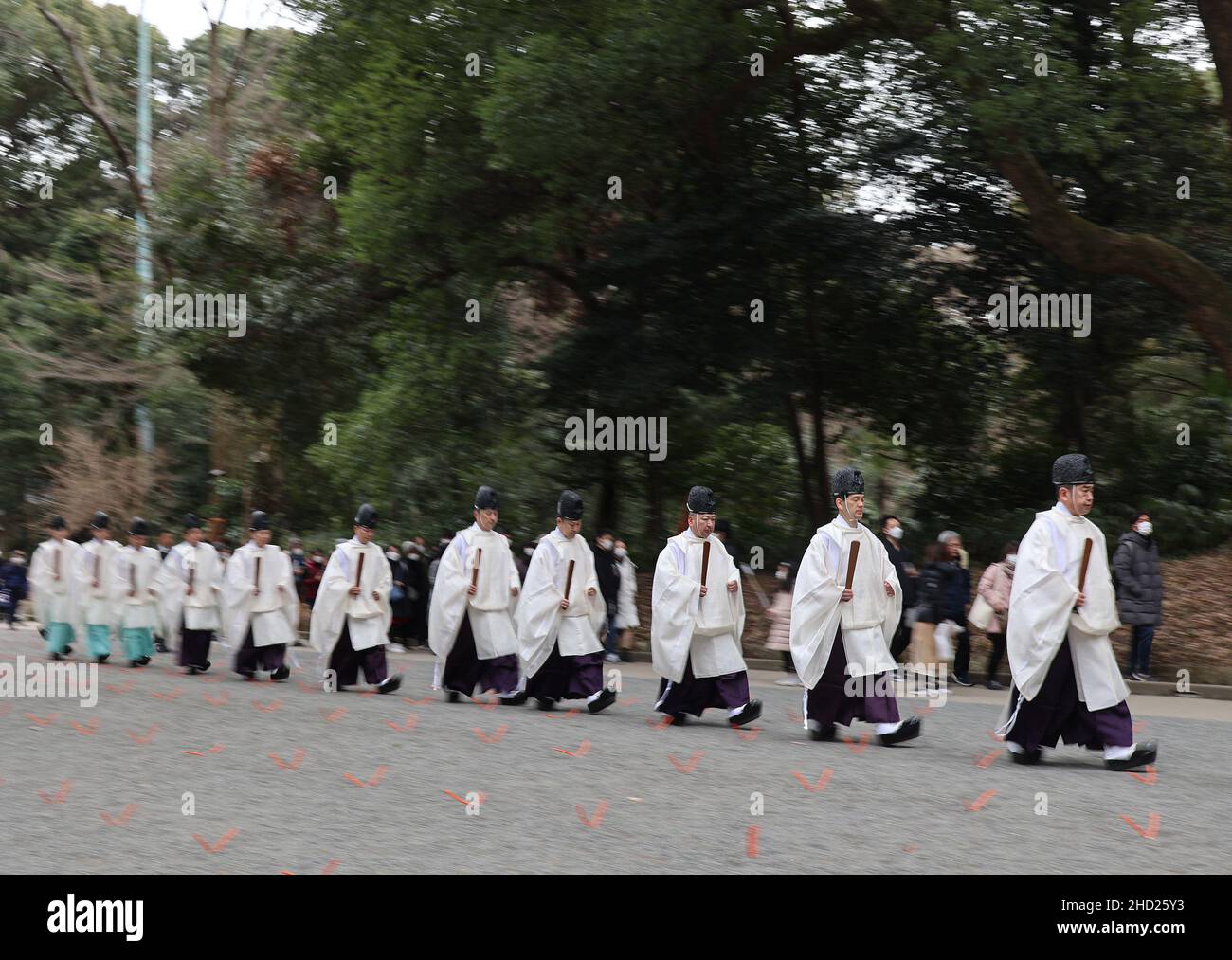 Tokyo, Japan. 31st Dec, 2021. Shinto priests walk toward a year-end ...