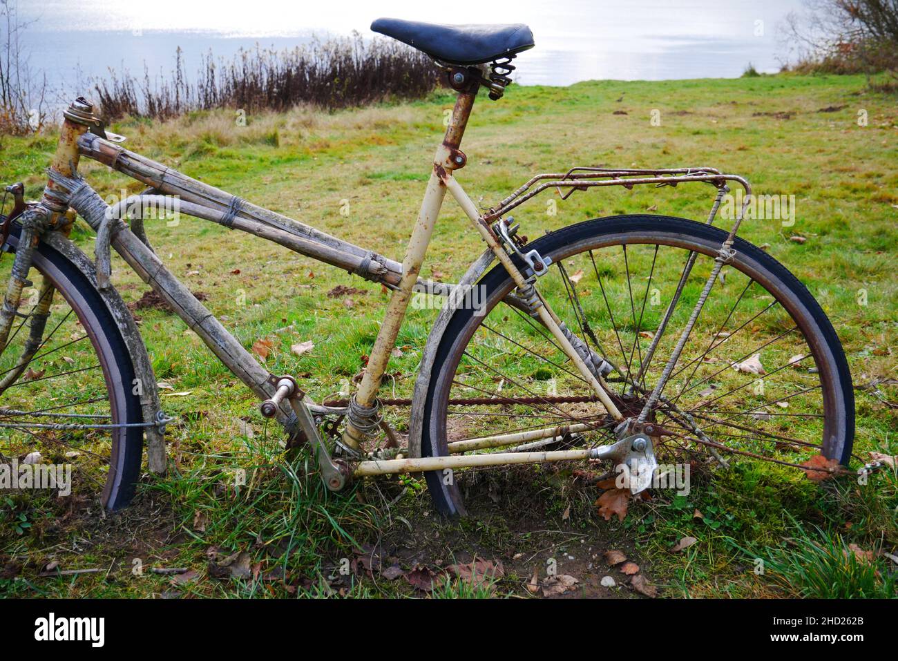 Rusty bicycle parts hi-res stock photography and images - Alamy