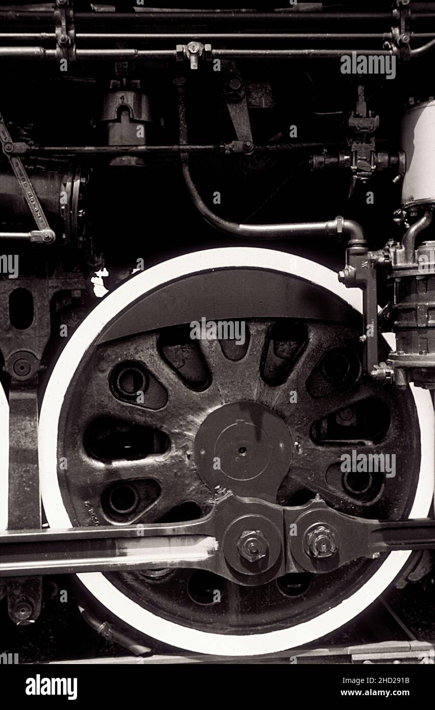 Close up of train wheels hi-res stock photography and images - Alamy