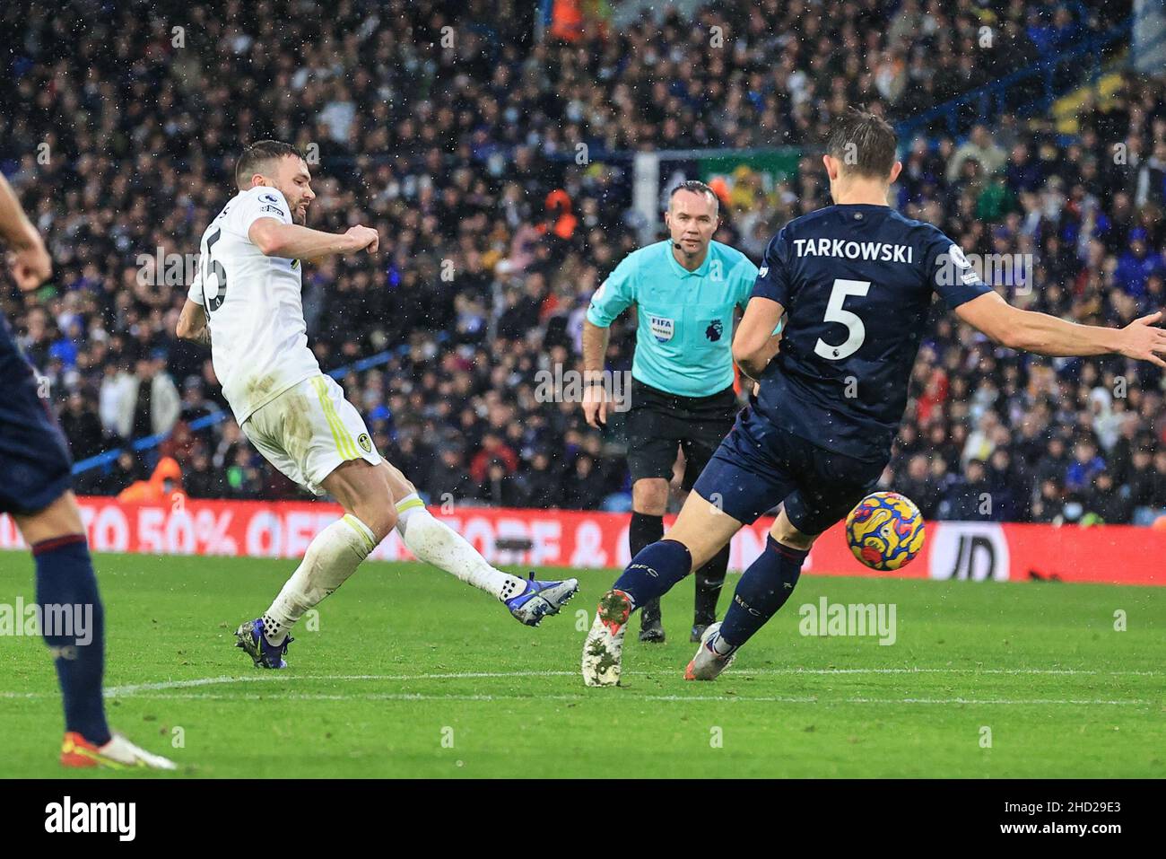 Stuart dallas leeds goal hi-res stock photography and images - Alamy