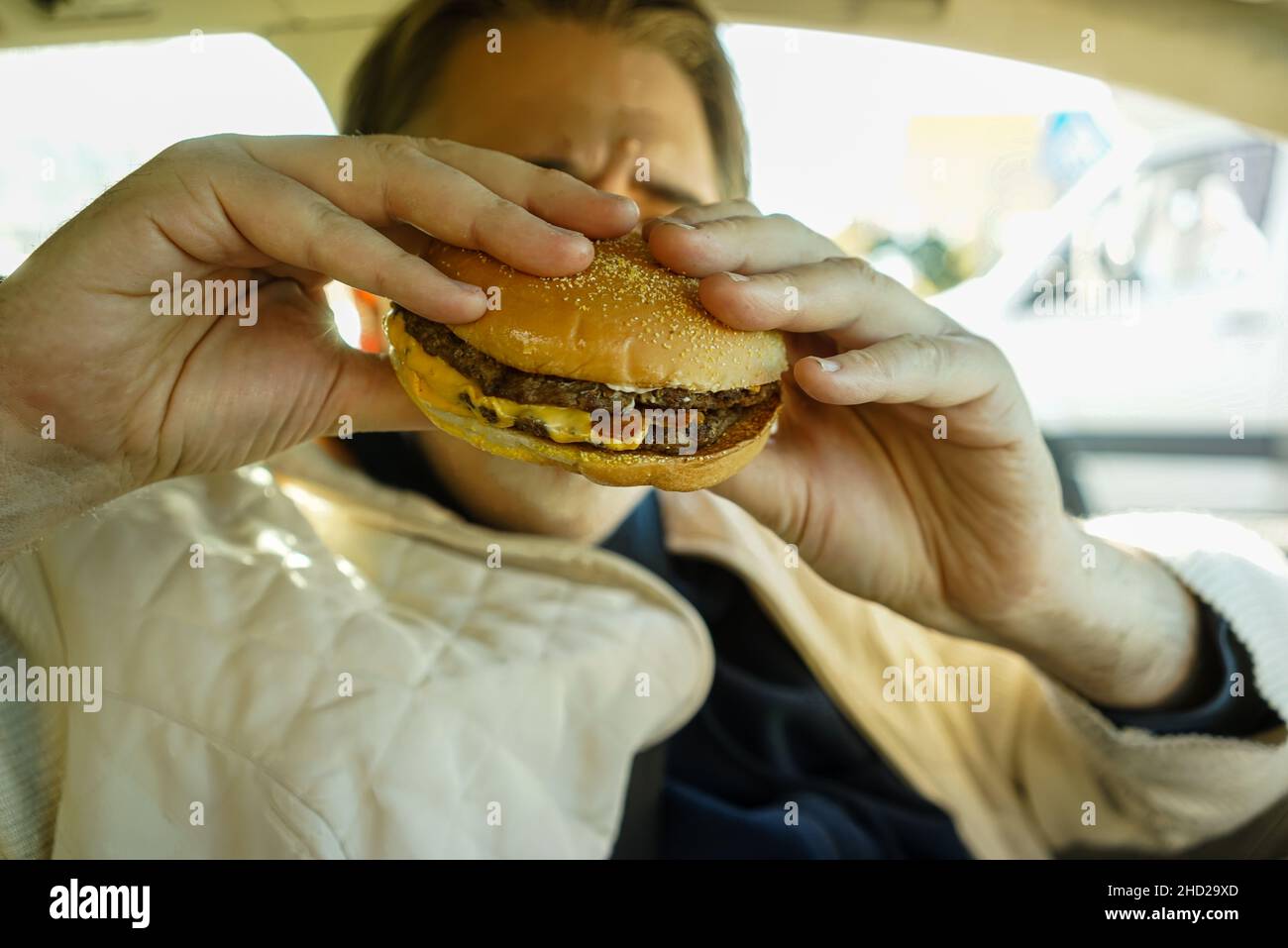 Eating a burger in a car hi-res stock photography and images - Alamy
