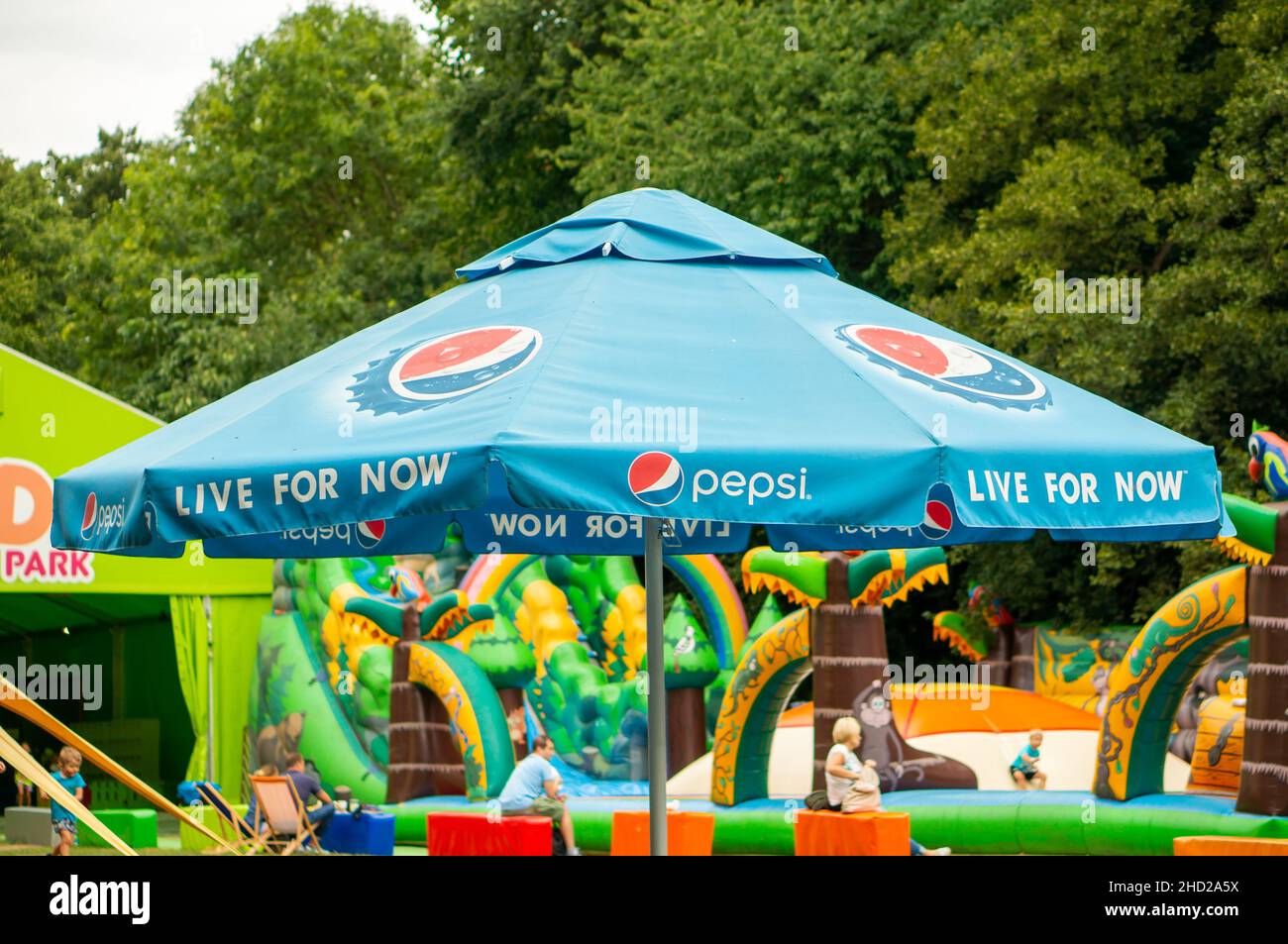 Pepsi logo hi-res stock photography and images - Alamy