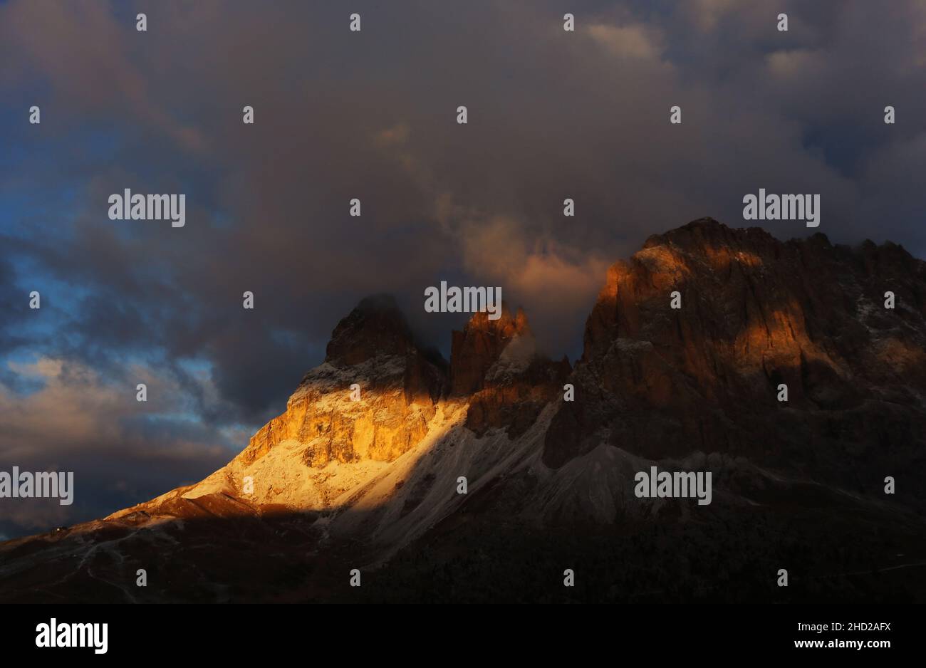 Dolomiten, Berg, Fels, Panorama mit atemberaubender Wolkenstimmung und ...
