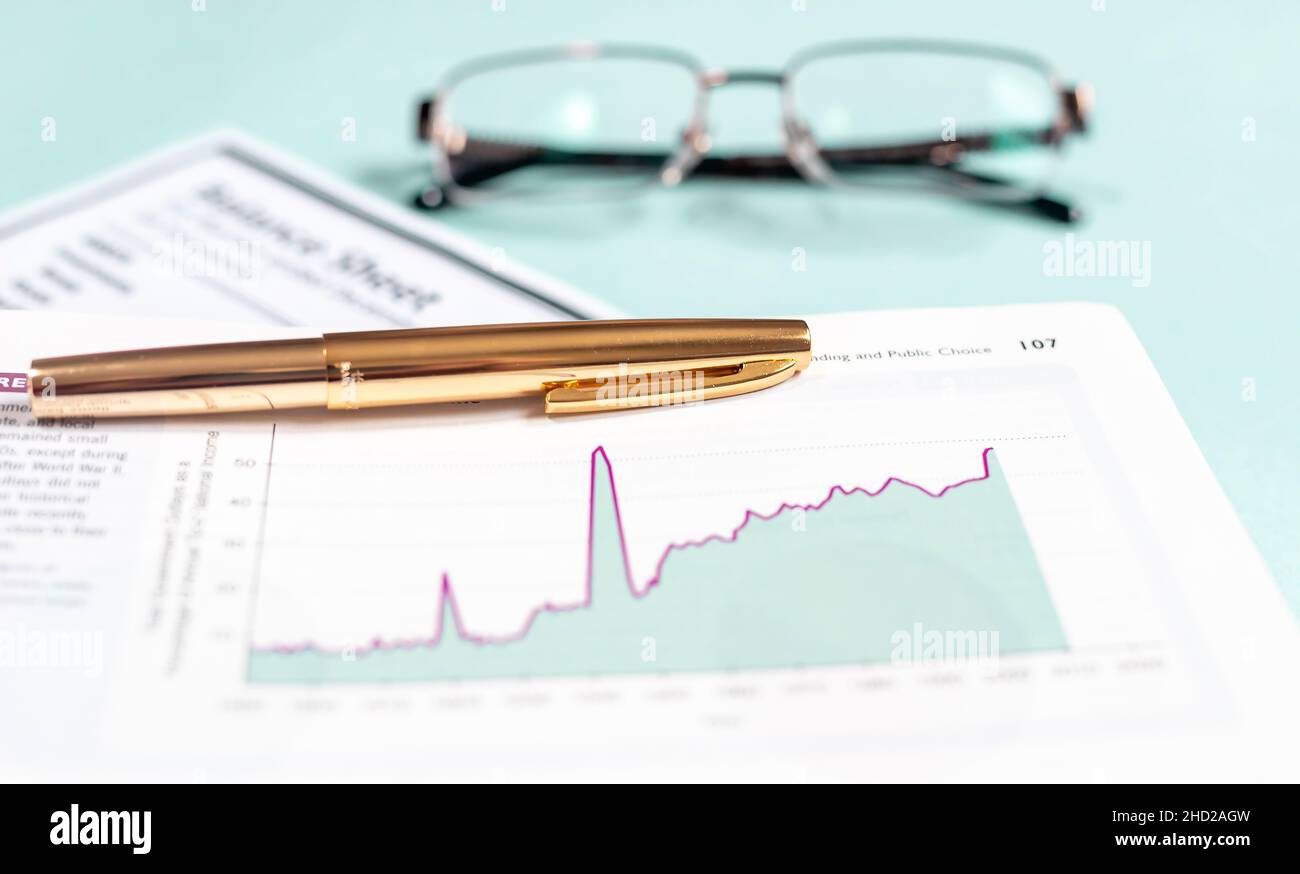 Book graph hi-res stock photography and images - Alamy