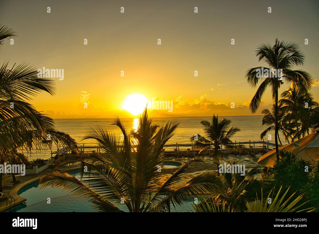 Sonnenuntergang und palmen strand hi-res stock photography and images - Alamy