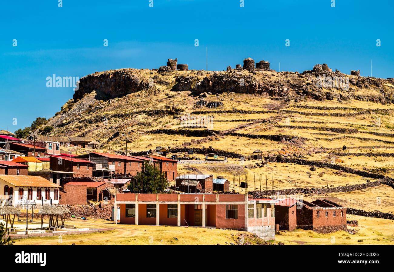Sillustani, a pre-Incan cemetery near Puno in Peru Stock Photo - Alamy