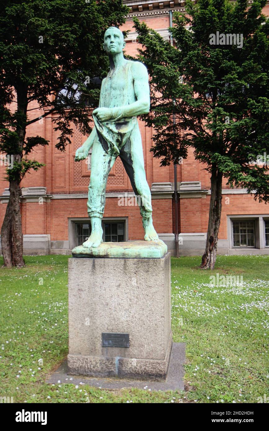 Bronze sculpture farmer hi-res stock photography and images - Alamy