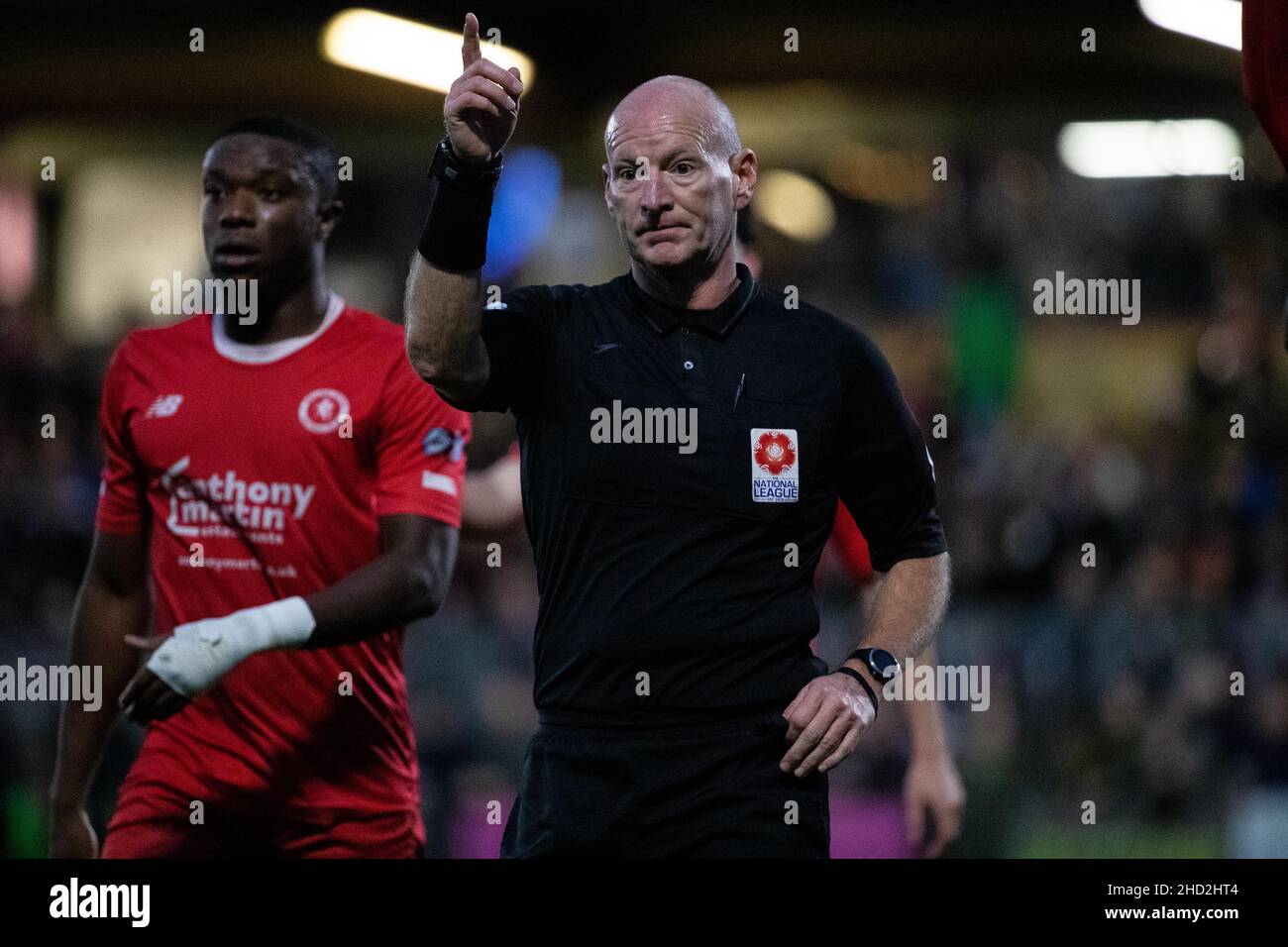 Vanarama national league referee hi-res stock photography and images ...