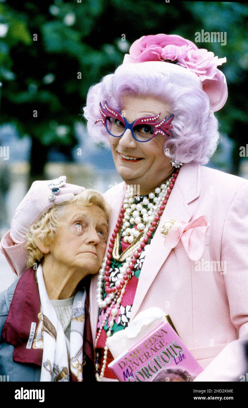 Dame edna in barry humphries hi-res stock photography and images - Alamy
