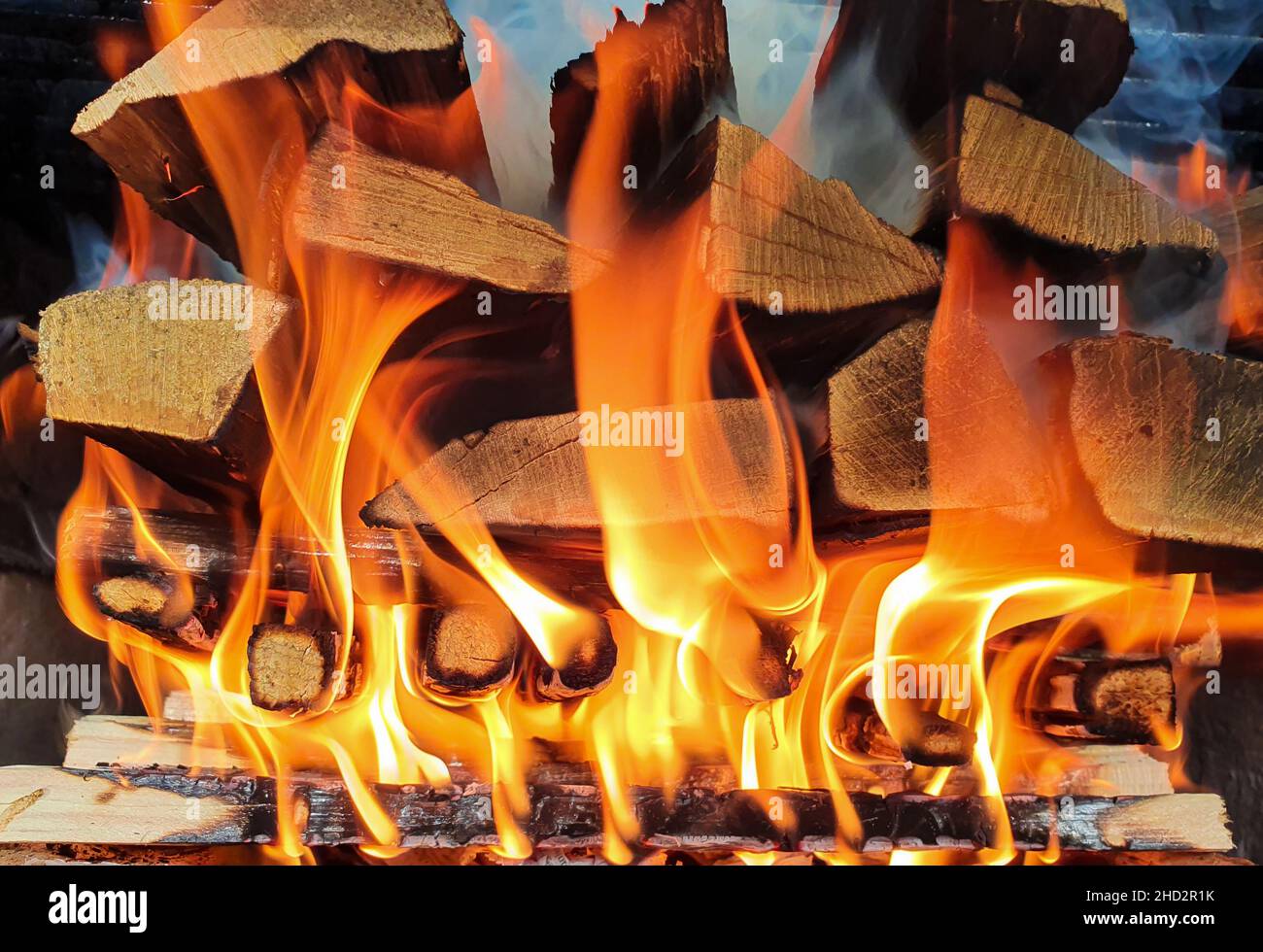 Wooden fire flames smoke hi-res stock photography and images - Alamy