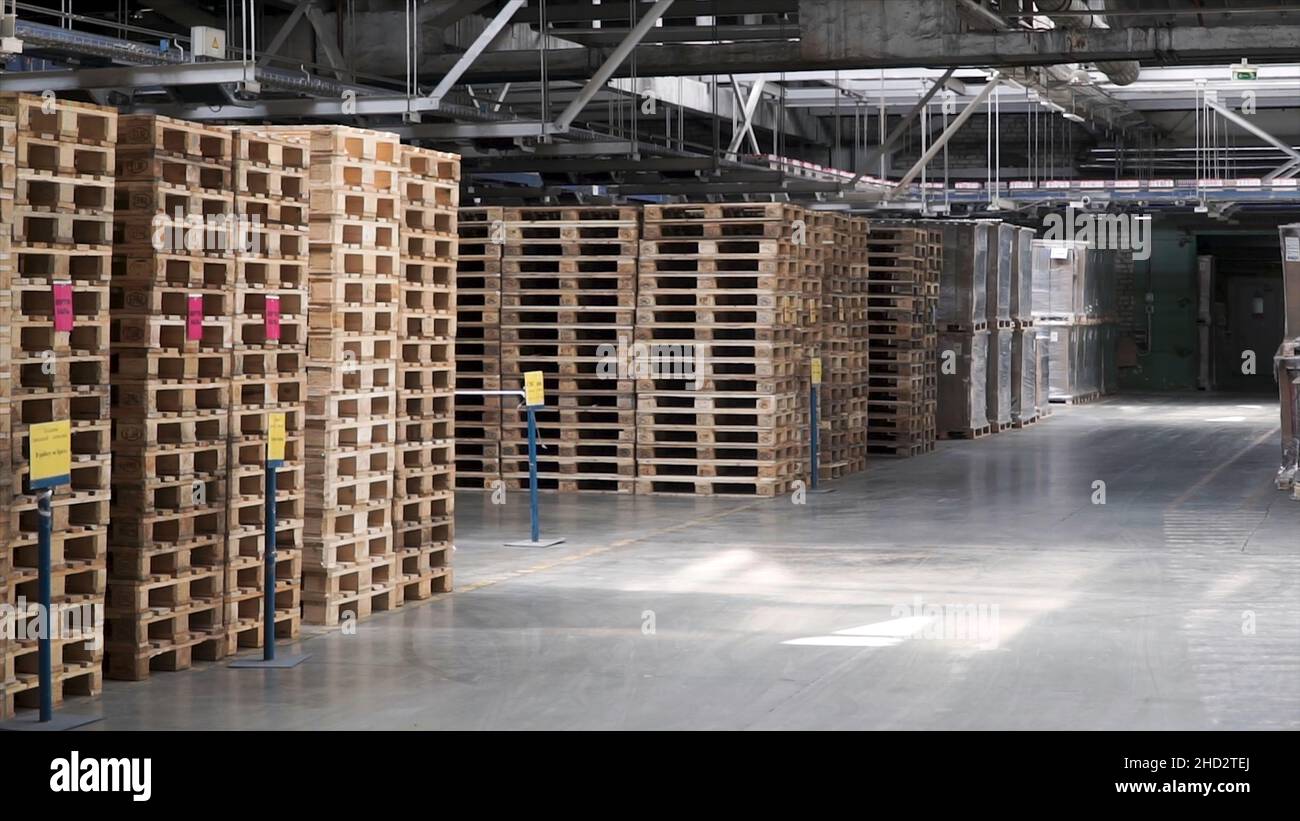 Stacking beams hi-res stock photography and images - Alamy