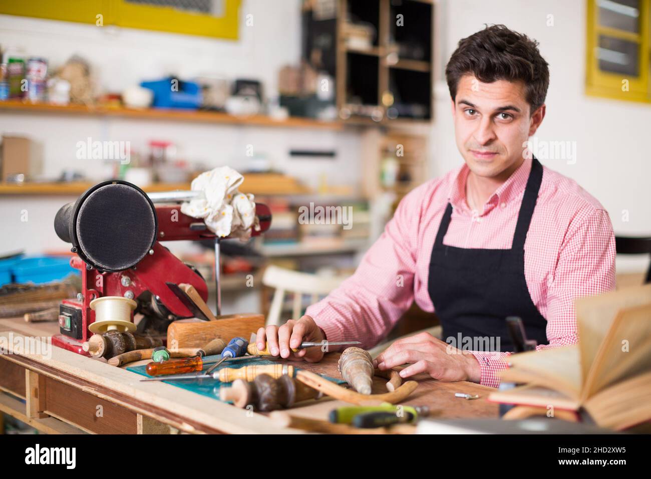 Working carpenter using chisel hi-res stock photography and images - Alamy