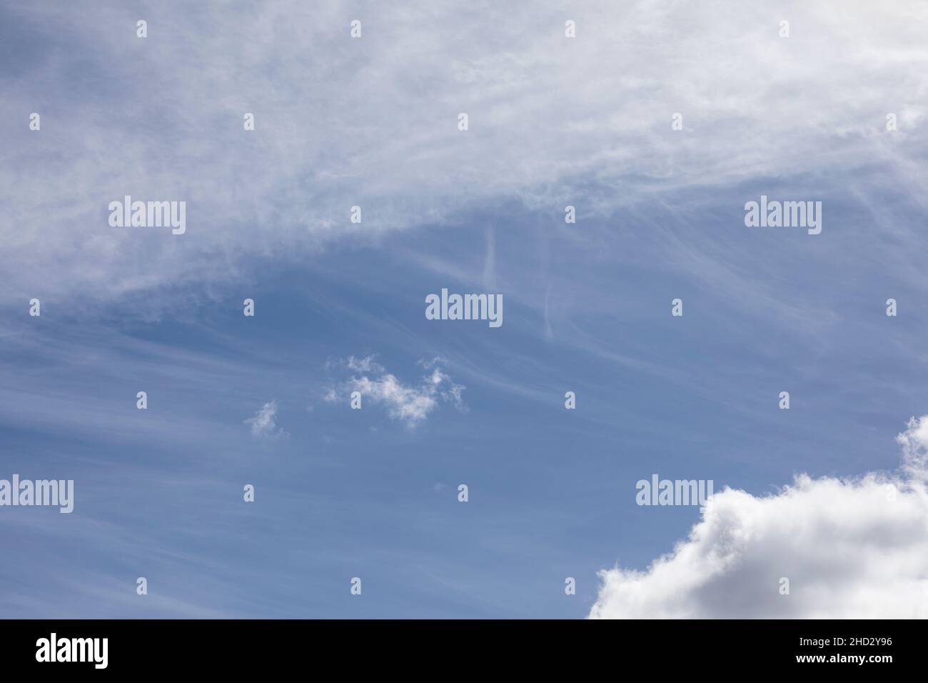 Sky with wispy clouds hi-res stock photography and images - Alamy