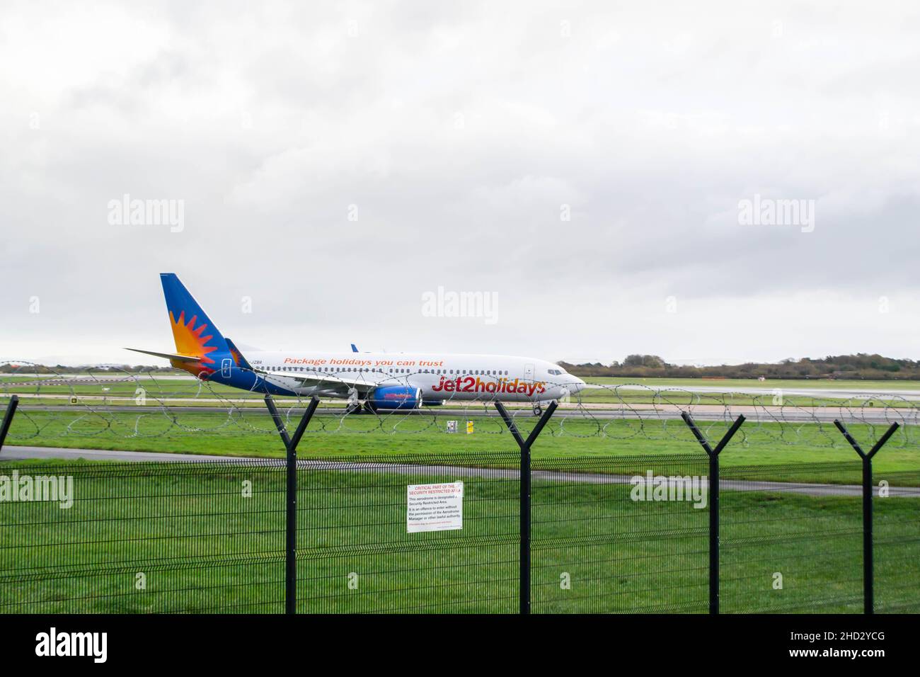 MANCHESTER, ENGLAND- 27 November 2021: Jet2 Boeing 737-8mg plane at ...