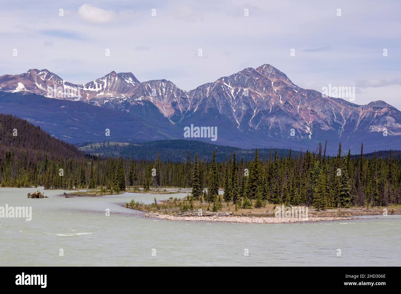 Pyramid mountains hi-res stock photography and images - Alamy