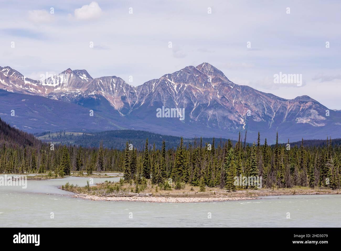 Pyramid mountains hi-res stock photography and images - Alamy