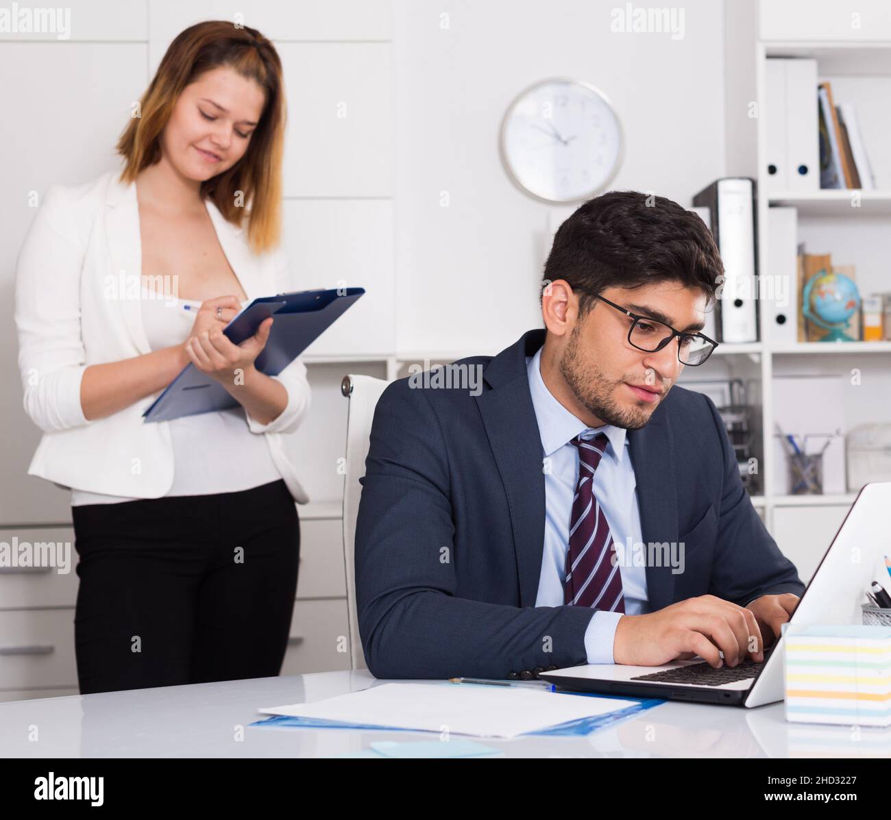 Workplace instruction hi-res stock photography and images - Alamy