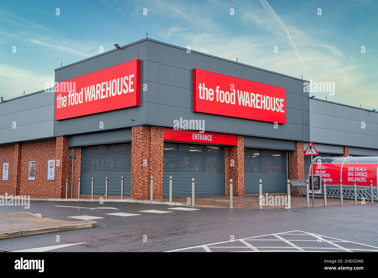 CHESTER, ENGLAND, UK - DECEMBER 25, 2021: View of the Food Warehouse ...