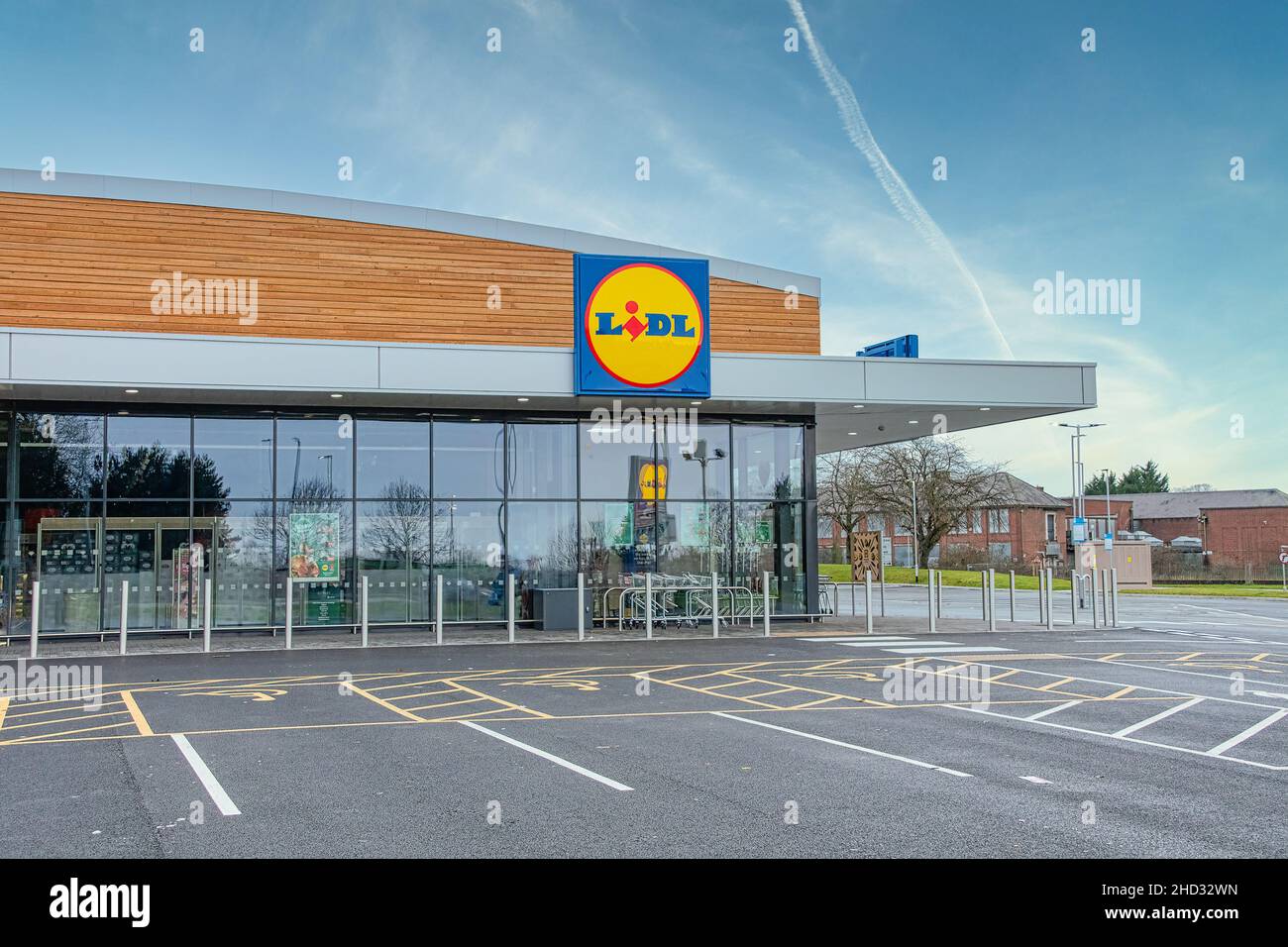 CHESTER, ENGLAND, UK - DECEMBER 25, 2021: View of a Lidl supermarket ...