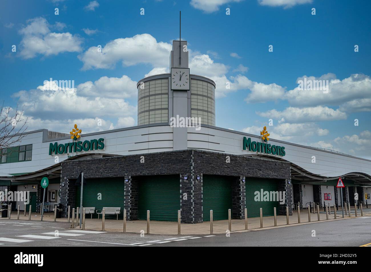 Supermarket shop front morrisons hi-res stock photography and images ...