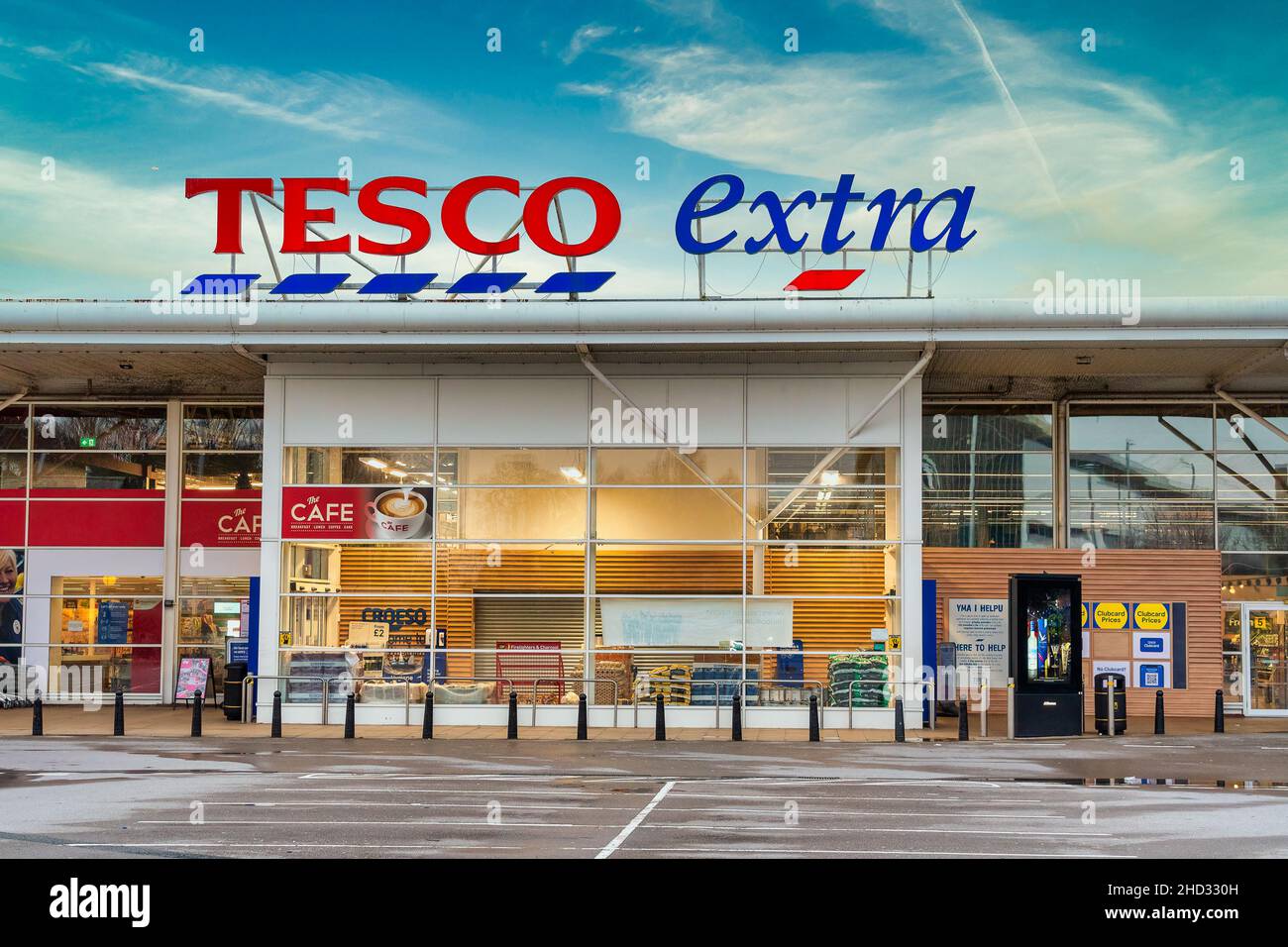 CHESTER, ENGLAND, UK - DECEMBER 25, 2021: View of a Tesco Extra ...