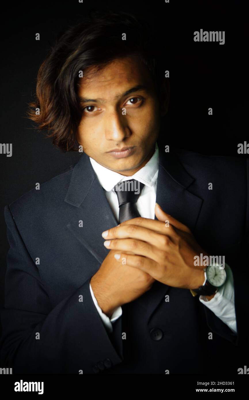 Indian man wearing suit hi-res stock photography and images - Alamy