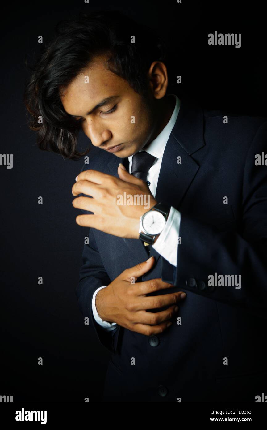 Indian man wearing suit hi-res stock photography and images - Alamy