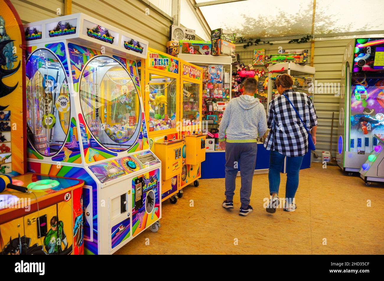 People play park machines hi-res stock photography and images - Alamy