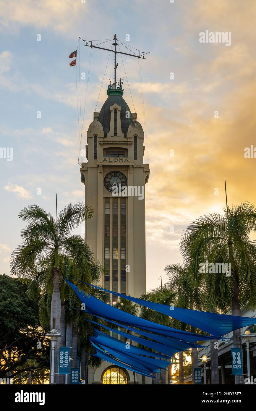Aloha tower hi-res stock photography and images - Alamy