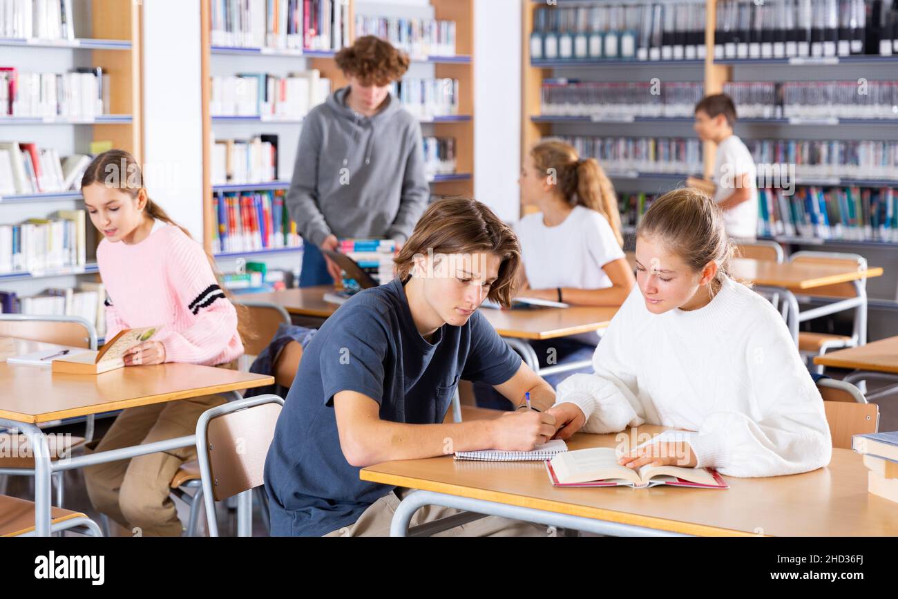 Teenage boys and girls in library Stock Photo - Alamy