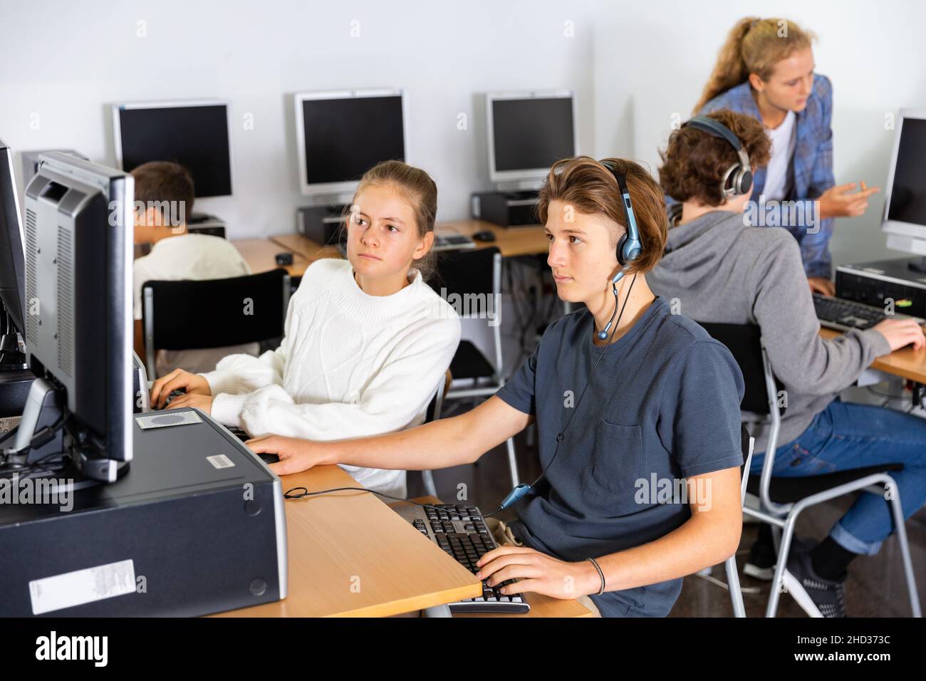Teenager girls and boys studying in computer lab Stock Photo - Alamy
