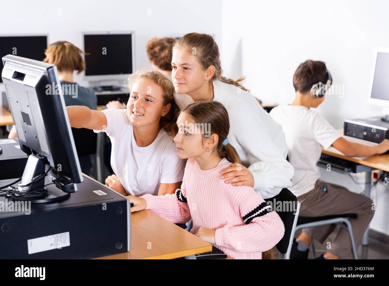 Teenagers in computer class Stock Photo - Alamy