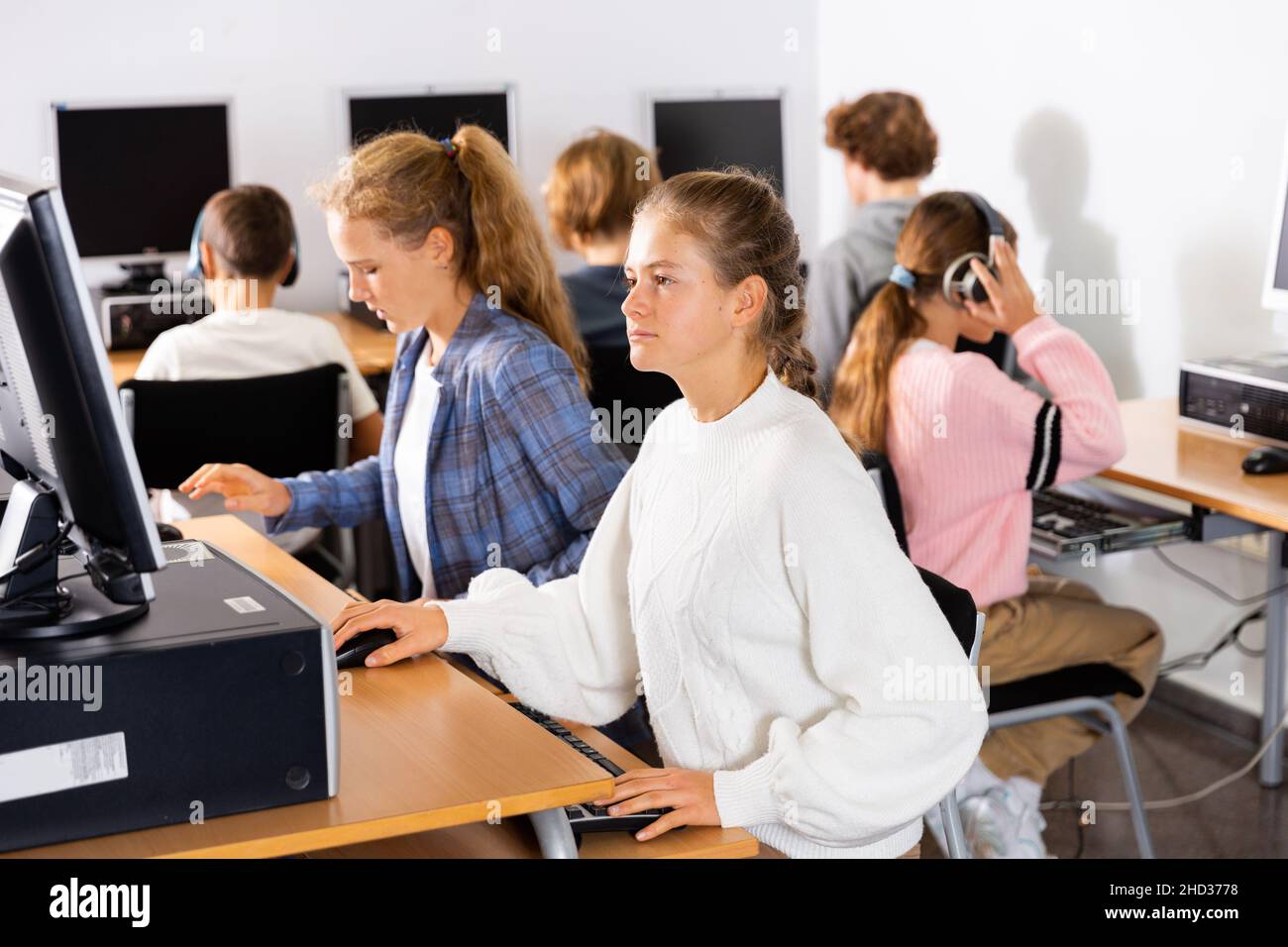 Schoolchildren preparing for lessons on the computer Stock Photo - Alamy