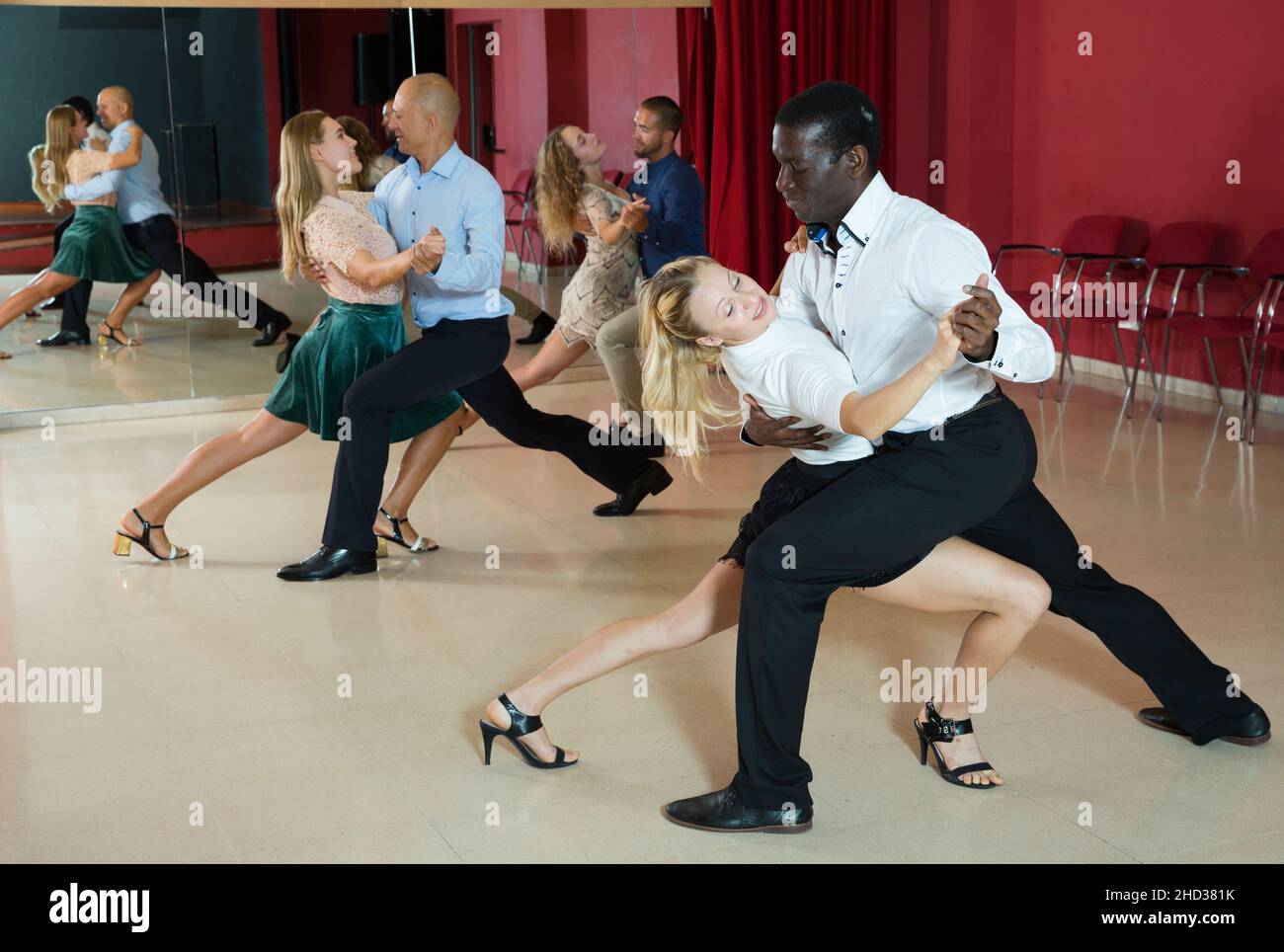 People dancing Argentine tango Stock Photo - Alamy People dancing Argentine tango Stock Photo - Alamy