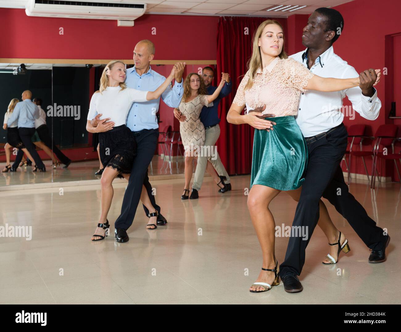 Salsa class hi-res stock photography and images - Alamy