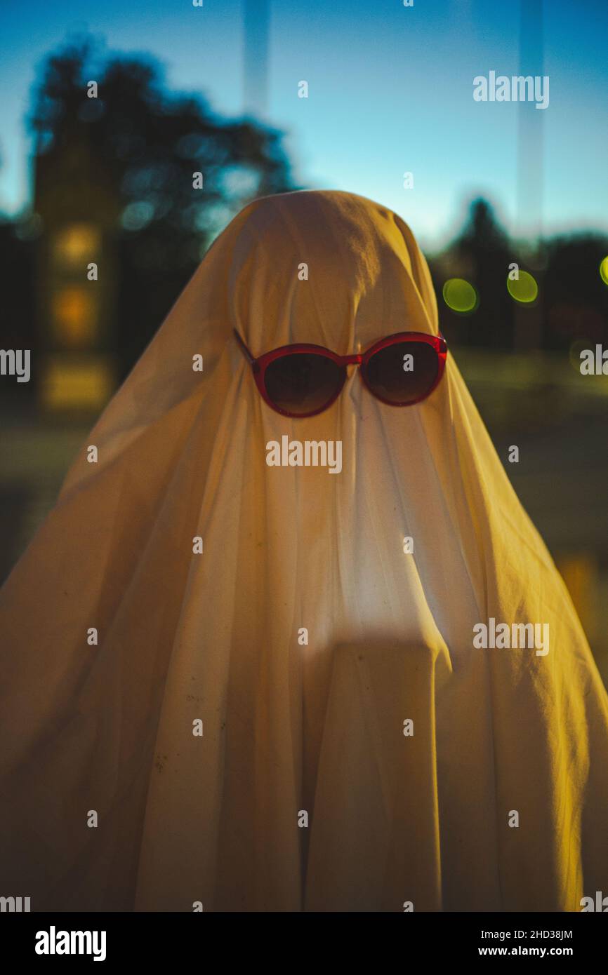 Ghost with sunglasses hi-res stock photography and images - Alamy
